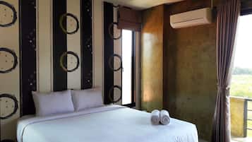 Quarto casal superior, geladeira, vista para o jardim | Cortinas blackout, Wi-Fi de cortesia, roupa de cama