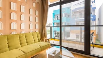 Quarto Quádruplo, lanai (alpendre havaiano), vista para o jardim | Lençóis de algodão egípcio, roupa de alta qualidade, edredões de penas