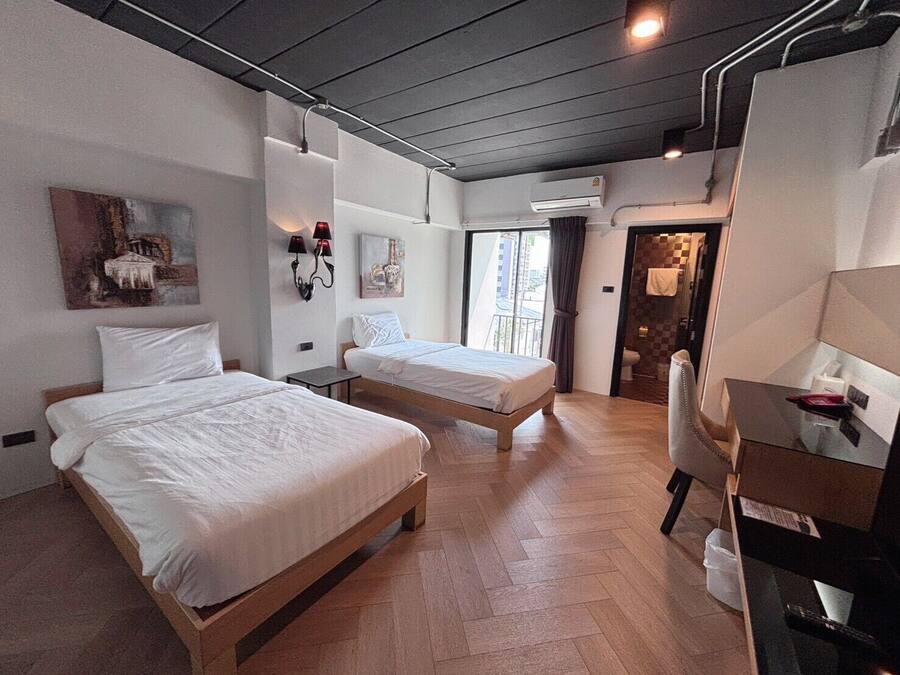 Quarto duplo luxo, para não fumantes | Frigobar, cofres nos quartos, escrivaninha, cortinas blackout