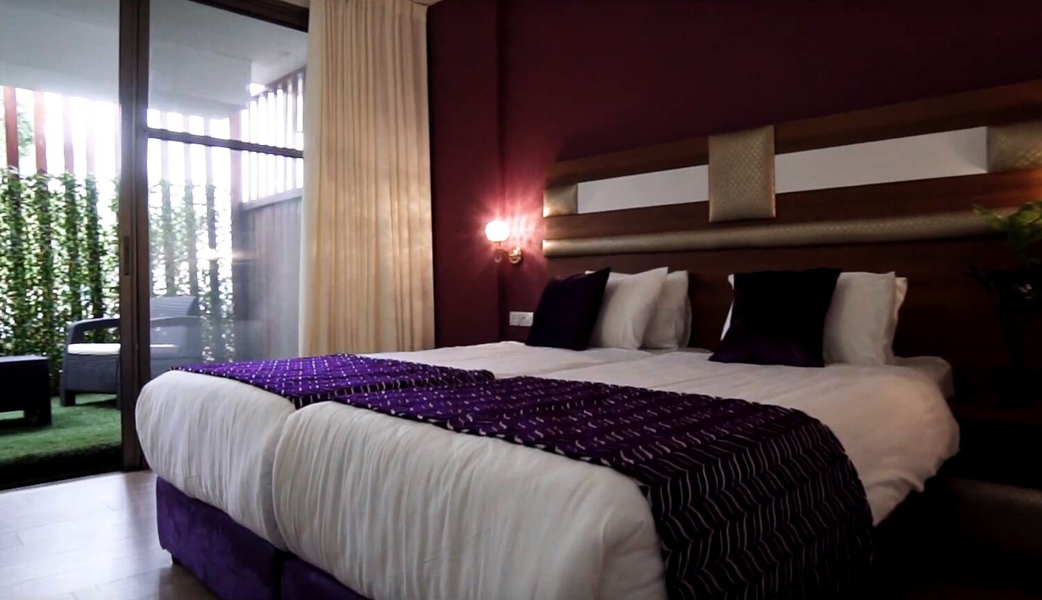 Quarto Duplo Deluxe | Minibar, cofre no quarto, secretária, berços/camas para crianças 