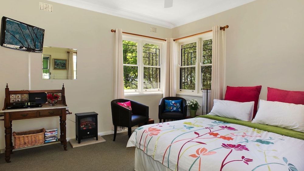 St Raphael - Priest's Cottage Leura - Leura