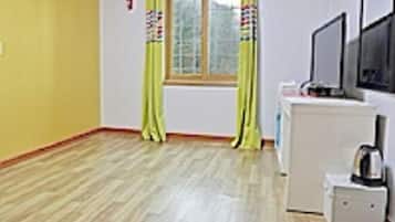 Quarto Tradicional | Secretária, cortinas/cortinados opacos, Wi-fi grátis