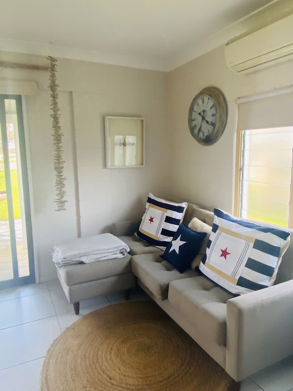 Cute Modern Cottage - Middleton