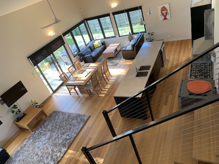 Modern Beach-house Gem - Hobart