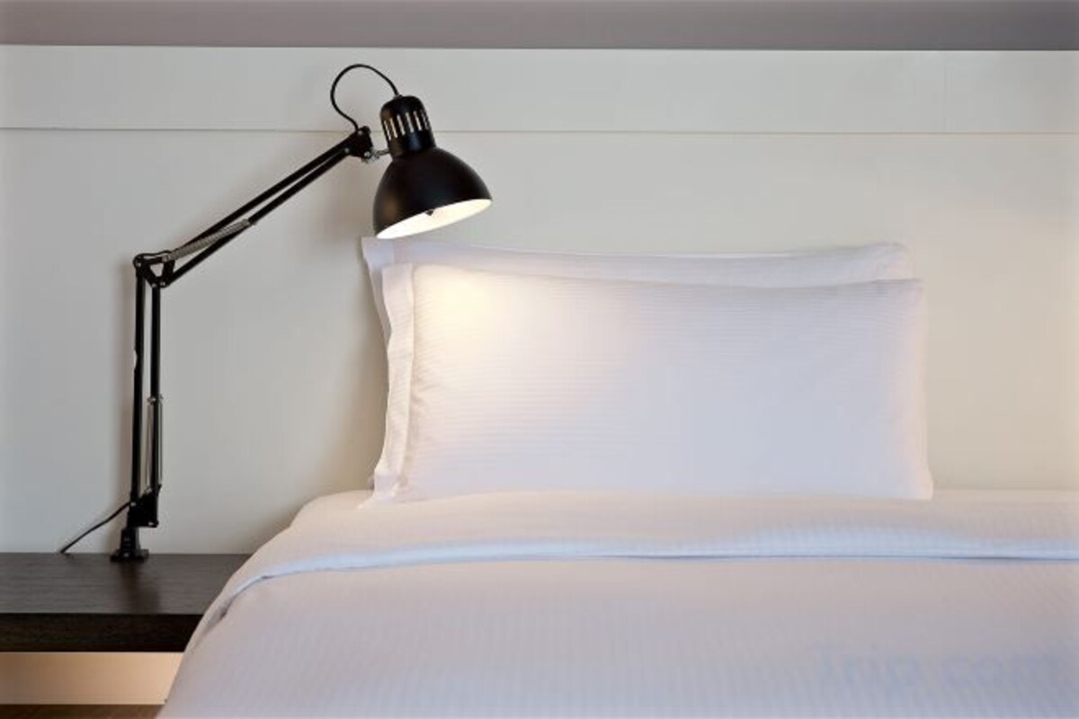 Roupas de cama premium, edredons de pluma, cofres nos quartos