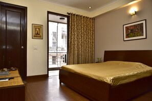 Woodpecker Apartment 2 Bedroom Service Apartment | 2 quartos, edredons de pluma, camas Select Comfort