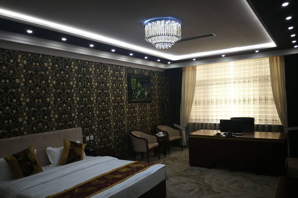 Quarto casal luxo, 1 cama de casal, acessível | Comodidades do quarto