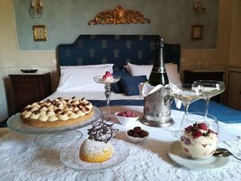 1 quarto, frigobar, cofres nos quartos, individualmente decorados