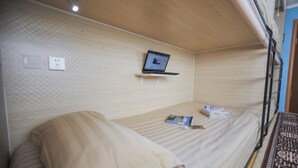 Dormitório compartilhado, em dormitório misto | Cofres nos quartos, ferros/tábuas de passar roupa, Wi-Fi de cortesia