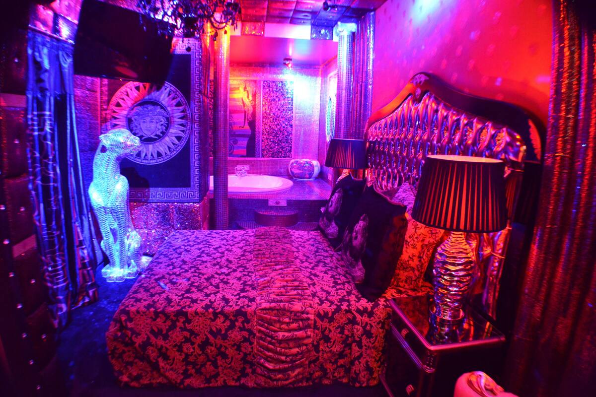 Suite-Estúdio Presidencial, 1 cama king-size (Versace Suite) | Roupa de alta qualidade, minibar, cortinas/cortinados opacos 