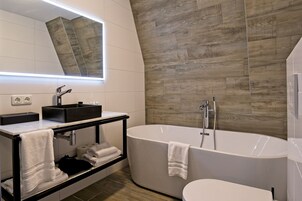 Kasteel Suite | Banheiro | Produtos de toalete grátis, secador de cabelo, piso aquecido 