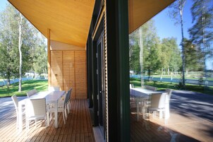 Villa Deluxe, 3 quartos, acessível, em frente à praia | Terraço/pátio interior