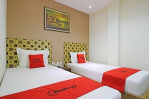 Quarto duplo | Escrivaninha, Wi-Fi de cortesia, roupa de cama