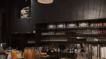 Pequeno-almoço tipo buffet diário (20 EUR por pessoa)