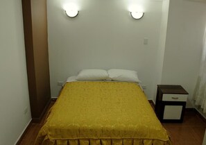 Quarto solteiro empresarial, 1 quarto, para não fumantes, terraço | Wi-Fi de cortesia, roupa de cama