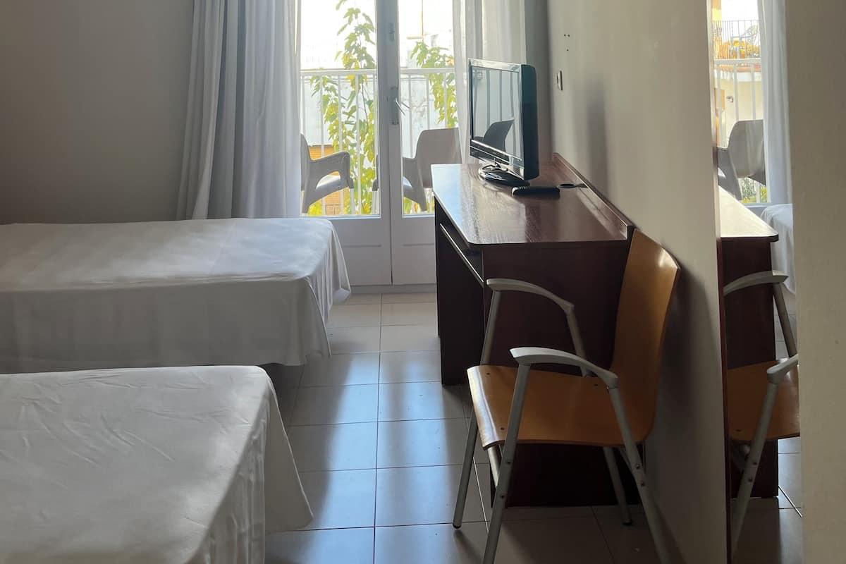 Quarto Duplo ou Twin, vista para o jardim | 1 quarto, cofre no quarto, roupa de cama fornecida