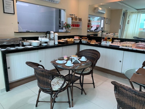 Pequeno-almoço tipo buffet diário incluído