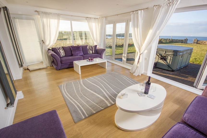 Luxury Villa Cottage With Hot Tub Jacuzzi And Stunning Uninterrupted Sea Views! - Anglesey