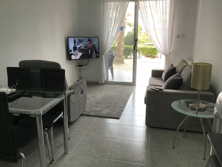 Luxe Appartement Op De Begane Grond Met Uitzicht Op Zwembad - Paphos