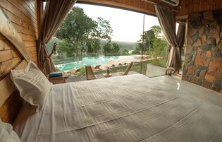 Quarto superior, para não fumantes | Edredons de pluma, camas com colchões de espuma com sistema de memória
