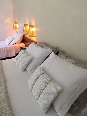 Roupas de cama antialérgicas, frigobar, individualmente decorados