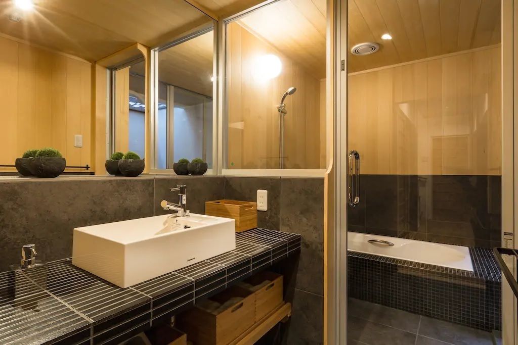 Casa geminada superluxo, 2 quartos, cozinha americana (TSUKI) | Pia do banheiro