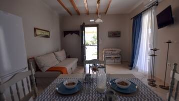 Villa Familiar (B) | Sala de estar | TV de ecrã plano