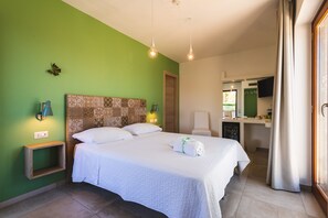Quarto casal luxo (Procida ) | Frigobar, cofres nos quartos, individualmente decorados, escrivaninha