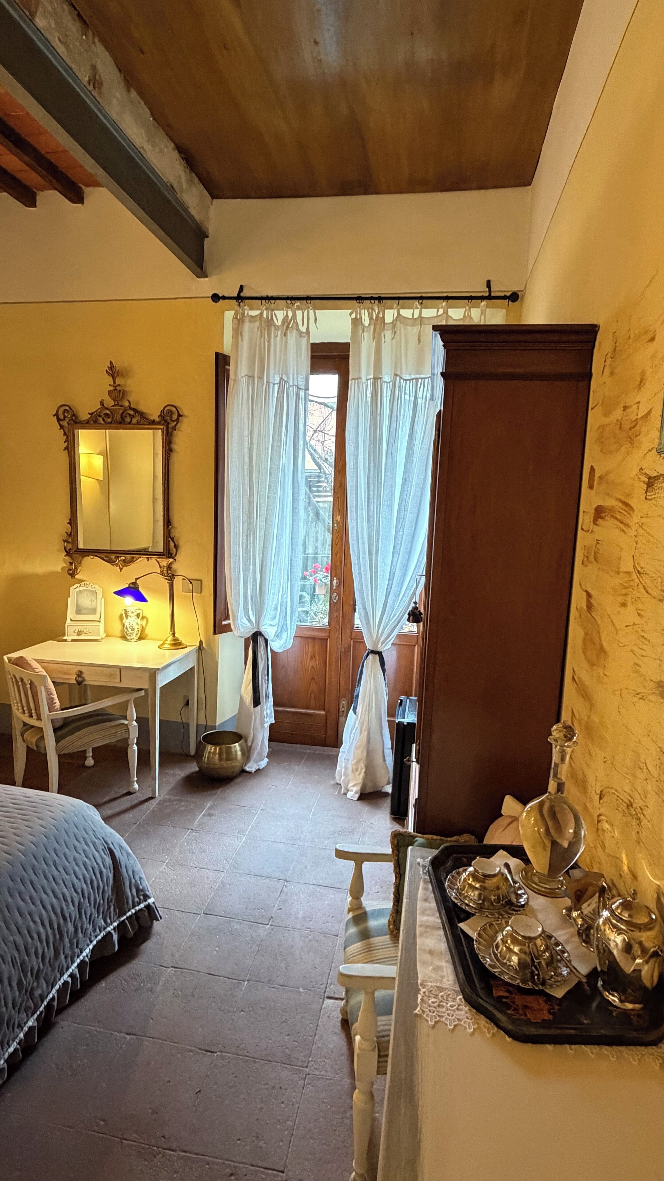 Quarto Clássico com Cama de Casal, terraço | 1 quarto, roupa de alta qualidade, edredões de penas, secretária 