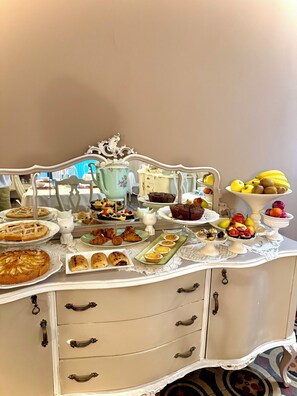 Pequeno-almoço tipo buffet diário incluído 