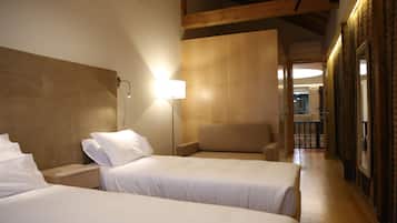 Quarto duplo | Roupas de cama premium, frigobar, cofres nos quartos