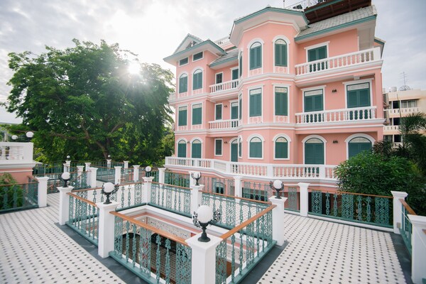 Hiranyakul House Riverside - Bangkok