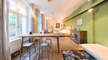 Apartamento (Hofapartment) | Com decoração personalizada, com mobília individualizada, secretária