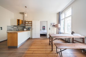 Apartamento (Kleine Suite) | Individualmente decorados, individualmente mobiliados, escrivaninha