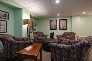 TV de tela plana, lareira