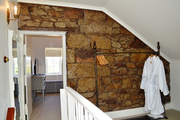 Lythgo's Row Colonial Cottages - Tasmania