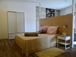 Apartamento design, 1 quarto (1st floor) | Roupas de cama premium, escrivaninha, cortinas blackout