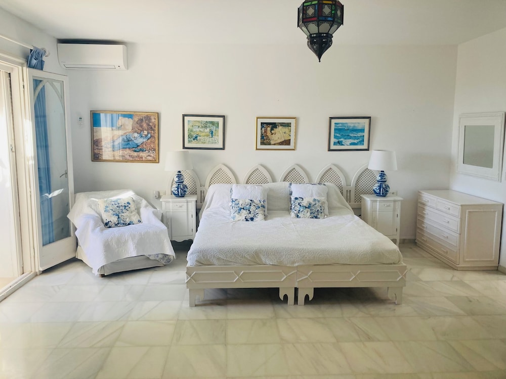 Luxurious Villa On The Golden Mile :Only A Few Steps From Beach - Costa del Sol