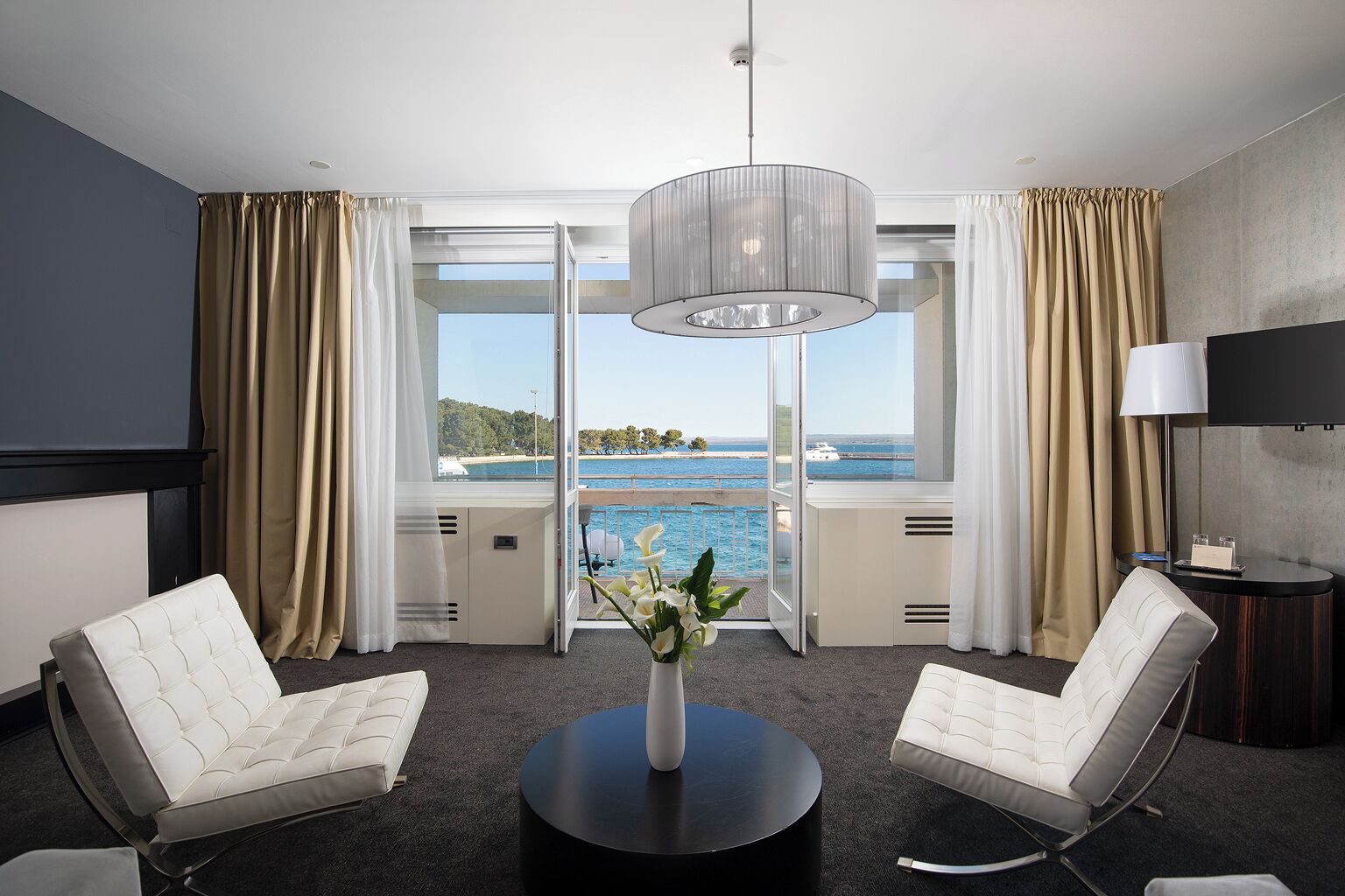 Suite, vista para o mar | 1 quarto, minibar, cofre no quarto, secretária 