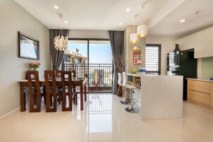 Apartamento conforto, 3 quartos, 2 banheiros, na torre | Sala de estar
