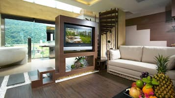 Vila luxo (Bali) | Escrivaninha, Wi-Fi de cortesia, roupa de cama