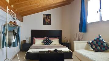 Quarto triplo clássico | Cofres nos quartos, individualmente decorados