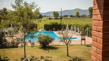 Piscina externa sazonal