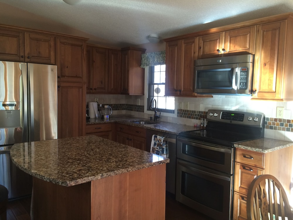 Cozy 3br Cabin 5 Minutes (1.5 Miles) From Okemo Mountain Base - Ludlow, VT