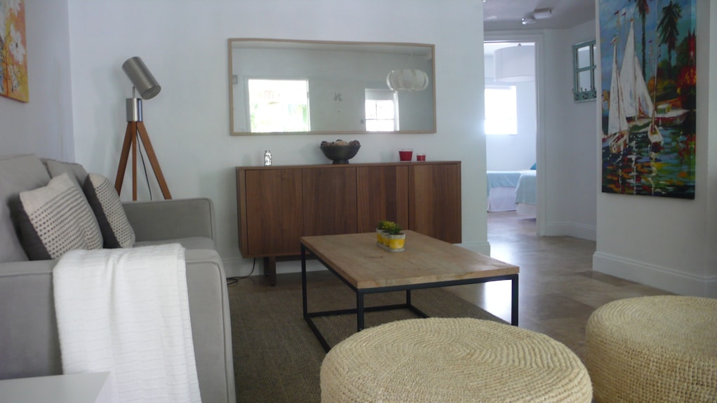 Cozy Beach Apartment In The Heart Of Key Biscayne - Key Biscayne
