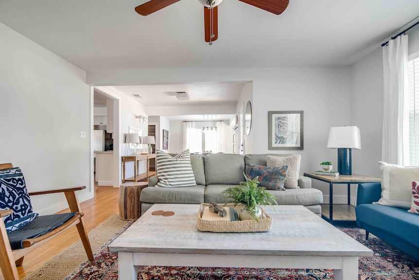 Darling Spacious, 3 Bedroom House In Quaint, Historic Neighborhood - Fredericksburg, TX