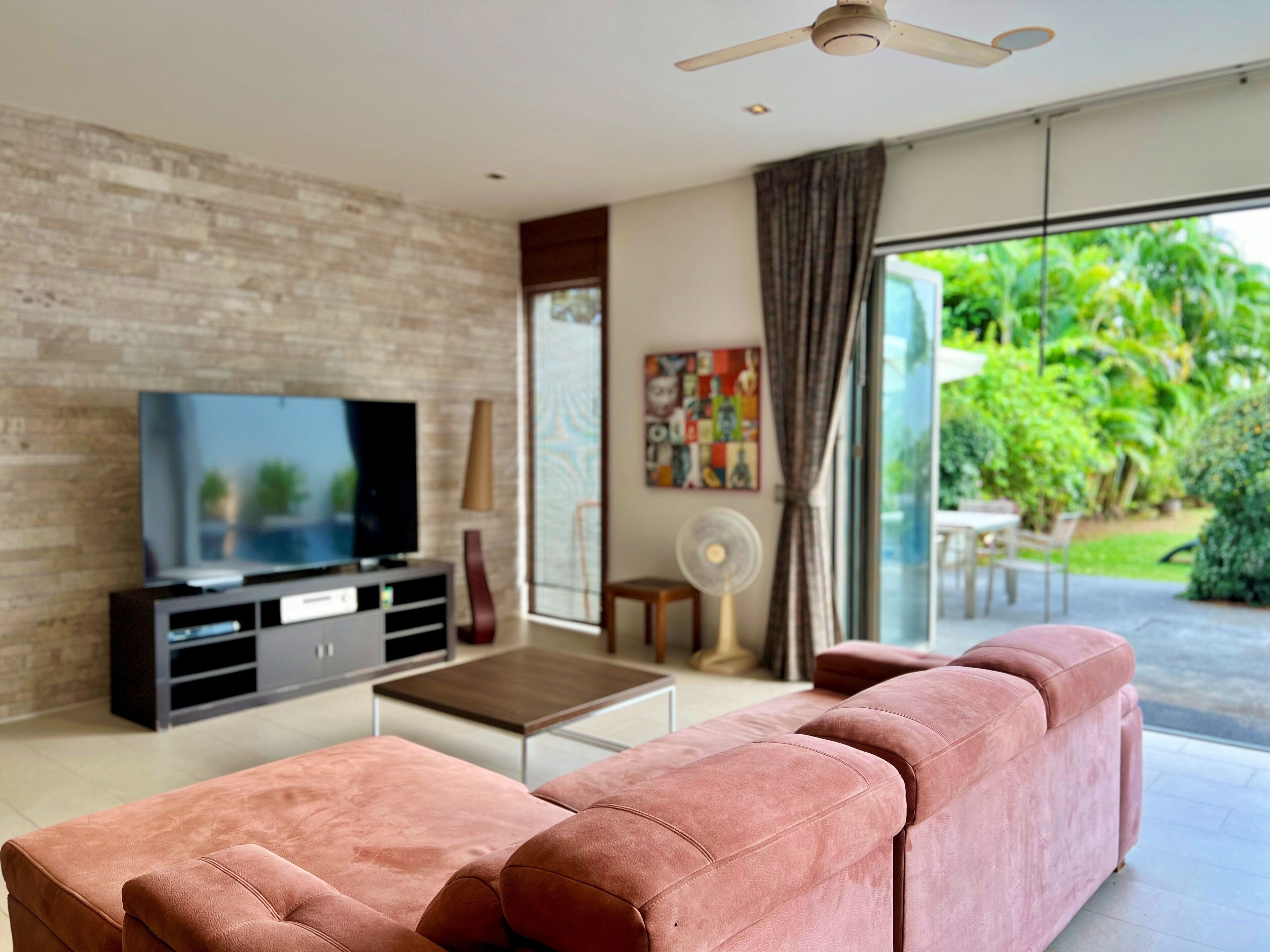 Villa Deluxe, 2 quartos, piscina privativa | Sala de estar | TV de ecrã plano 