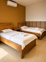 Secretária, Wi-fi grátis, roupa de cama fornecida