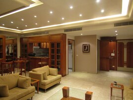 Apartamento conforto, 2 quartos | Cortinas blackout, quartos à prova de som, ferros/tábuas de passar roupa