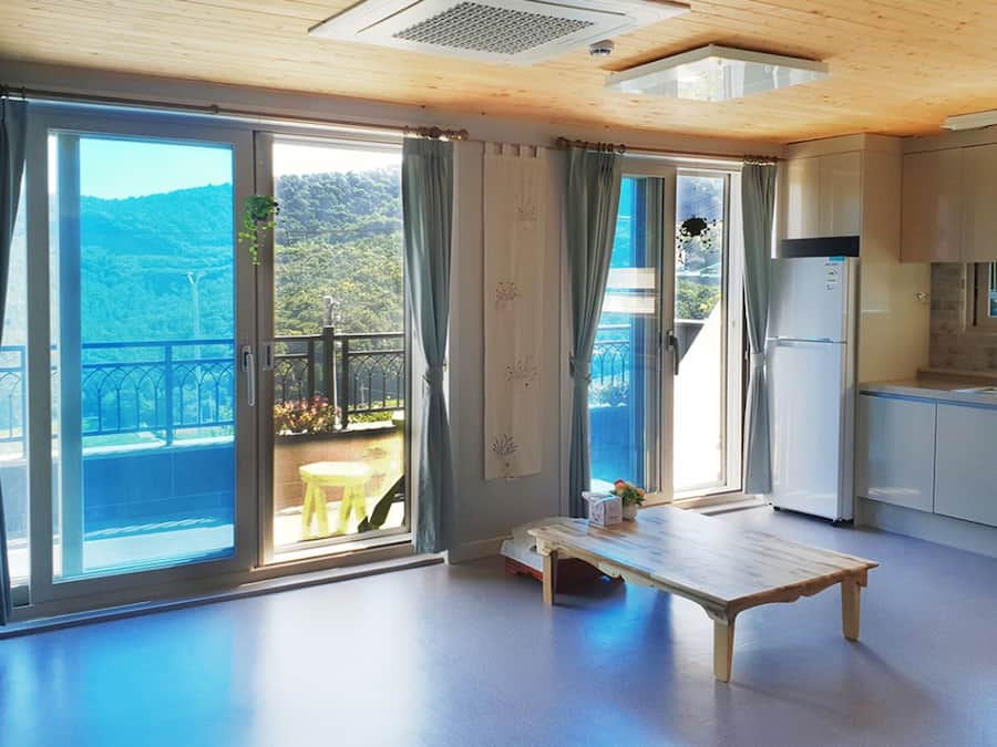 Quarto (A) | Sala de estar | TV de ecrã plano